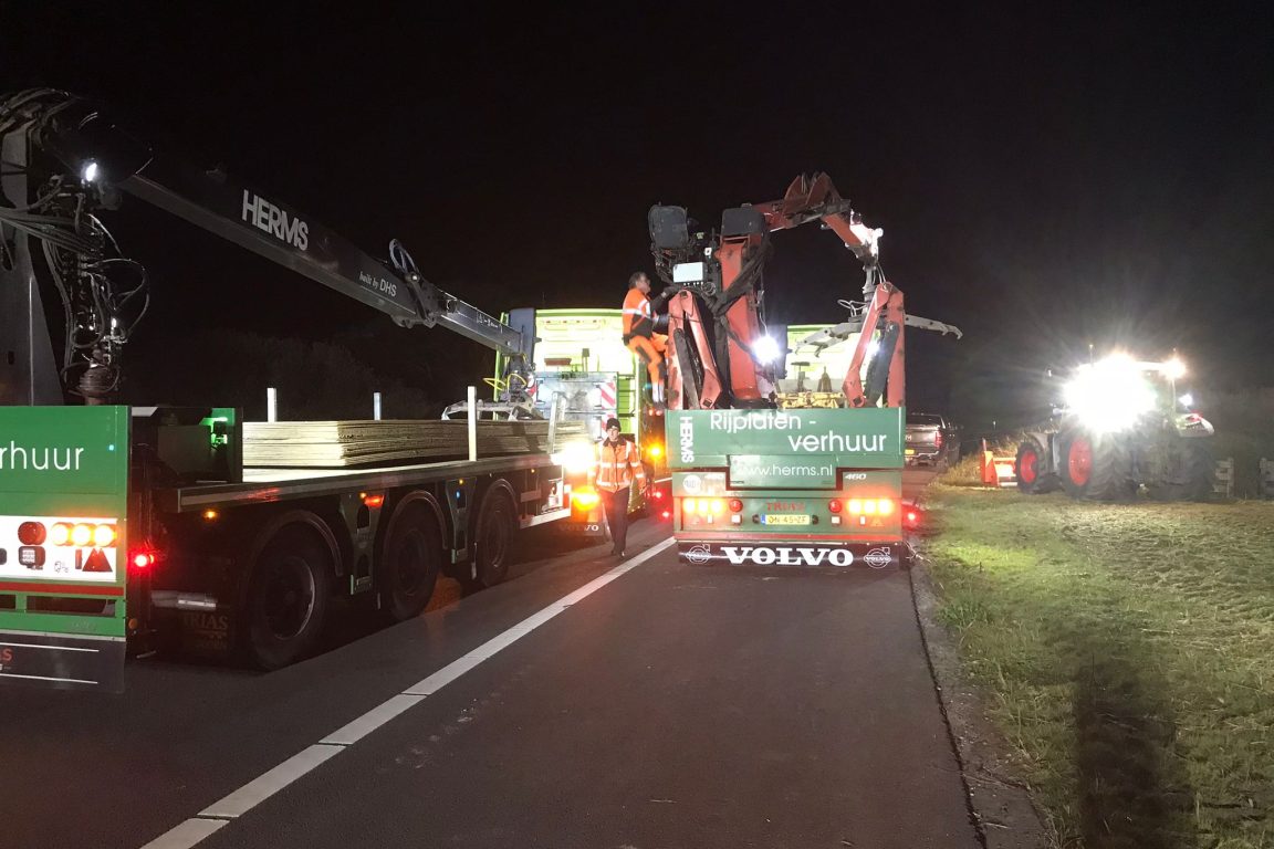 Herms BV – Kraanverhuur Afvalinzameling Grondwerk Sloopwerk Transport Zand & grind