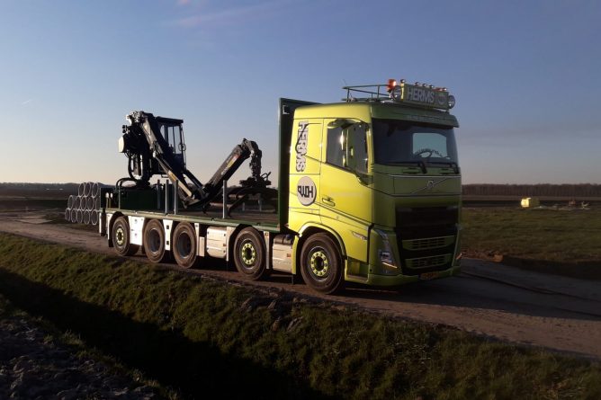 Herms BV – Kraanverhuur Afvalinzameling Grondwerk Sloopwerk Transport Zand & grind