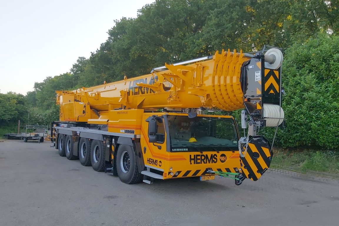 Herms BV – Kraanverhuur Afvalinzameling Grondwerk Sloopwerk Transport Zand & grind